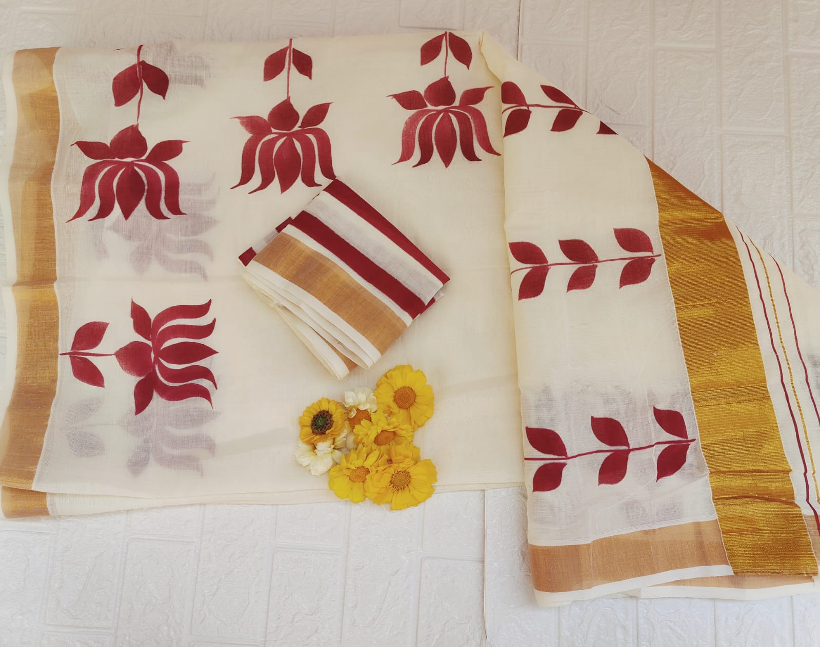 Pure cotton alluring lotus handpainted kerela sari in white ...