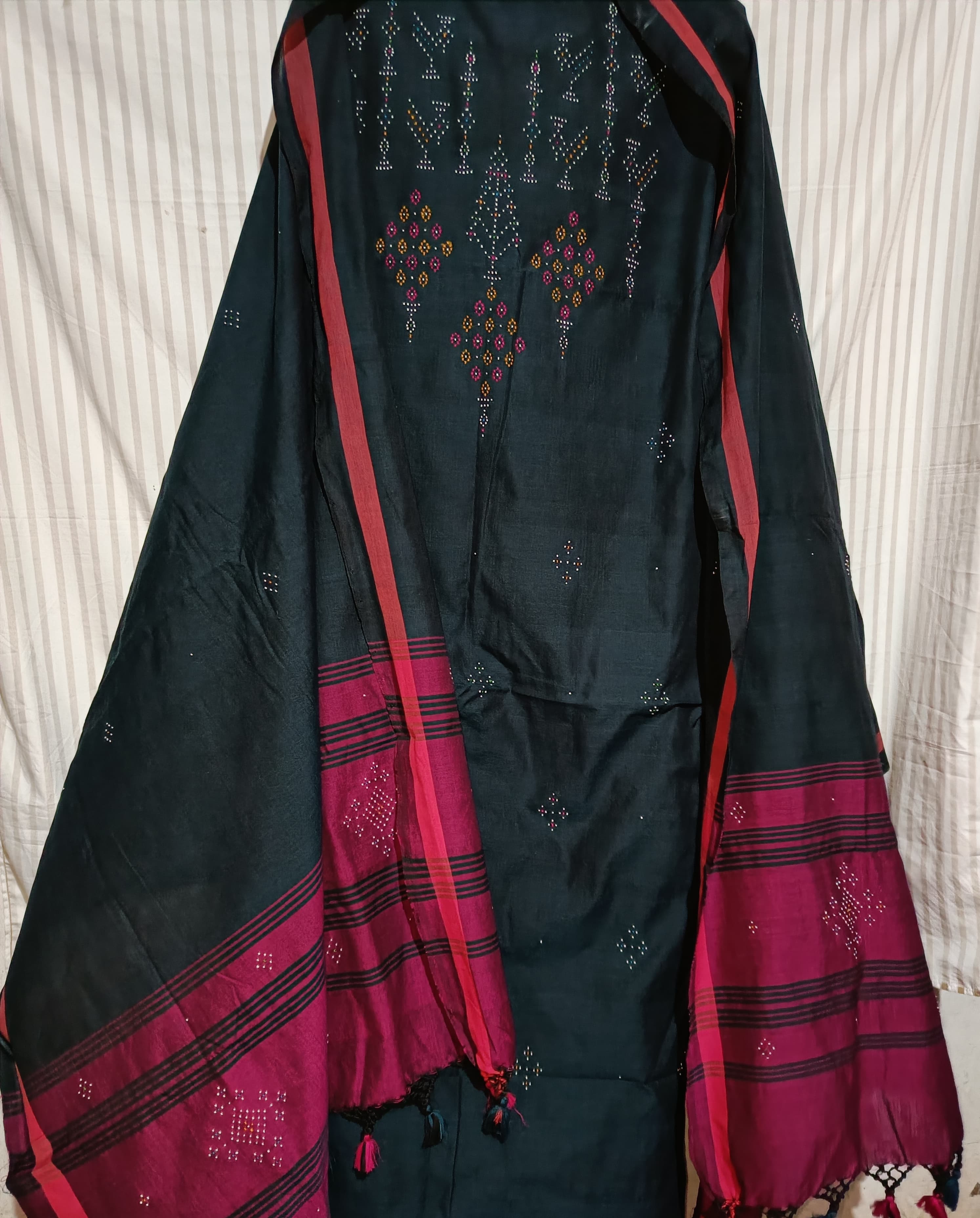 Pure handloom cotton tangaliya work suit in black – HolyThread India